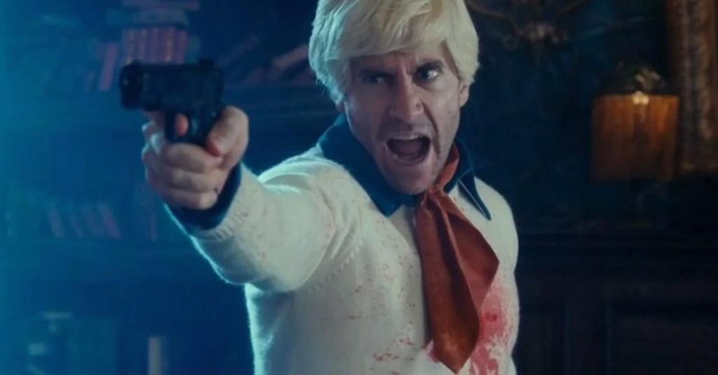 Jake Gyllenhaal plays Scooby-Doo again... bloody version!