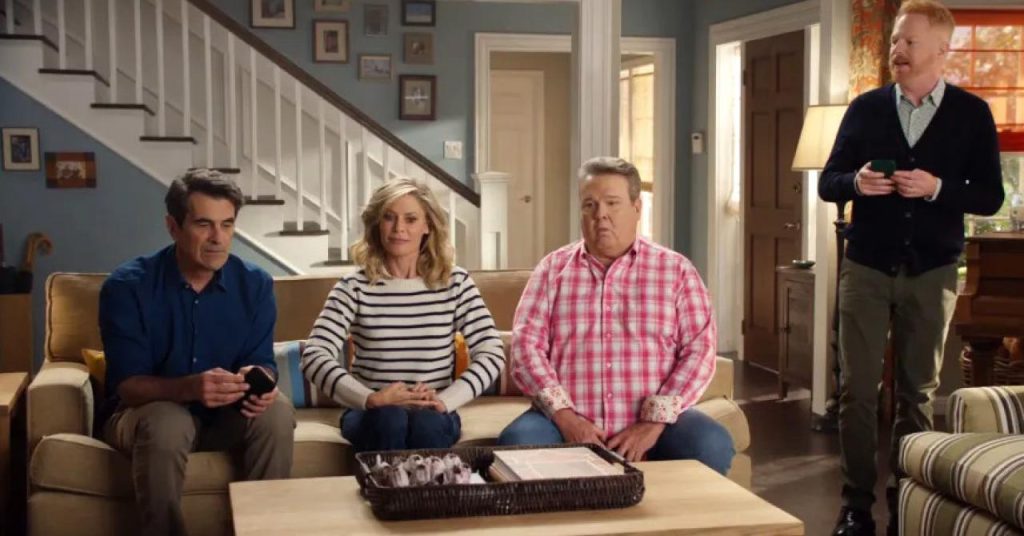The Modern Family family reunites 4 years later... for a commercial